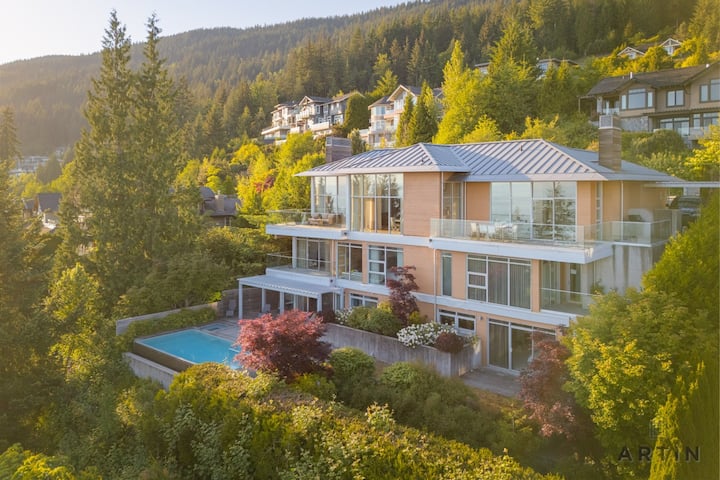 Luxury 5br Mansion | Pool, Sauna & Scenic Views - Vancouver Island
