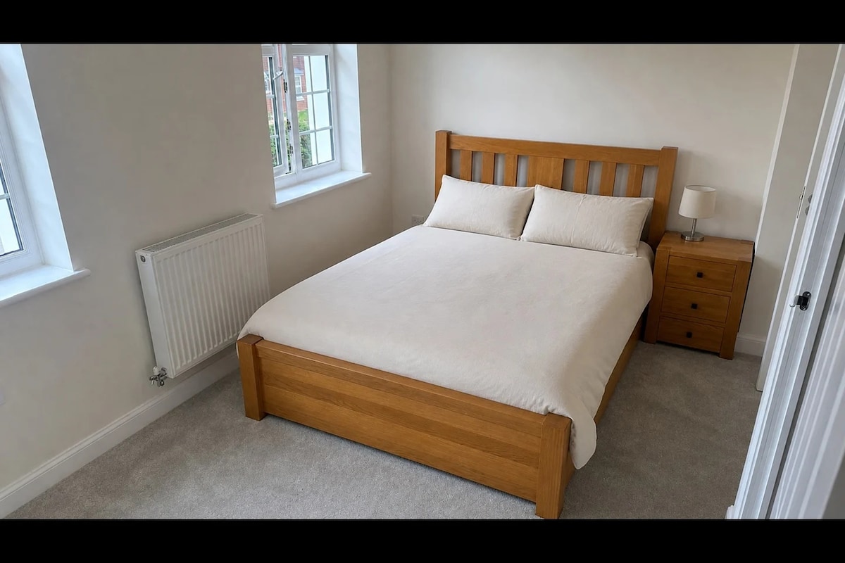 Modern Ensuite Room in Quiet New Build Home - Houses for Rent in ...