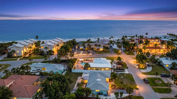 Beach House Oasis  Steps From Ocean Access - Venice, FL