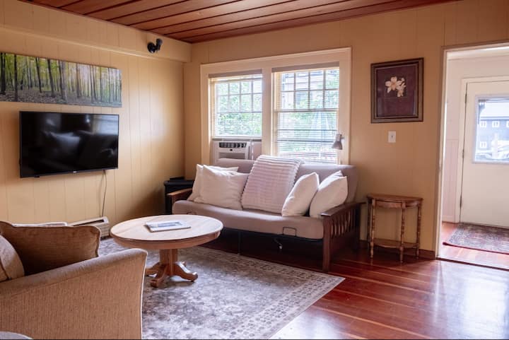 The Cottage | Cozy Harrison House By The Lake - Harrison Hot Springs