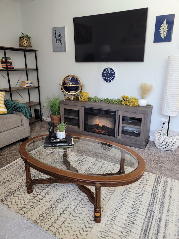 Home Away -30 Day Stay, 3 Bed, 1 Bath, Laundry - Bismarck, ND