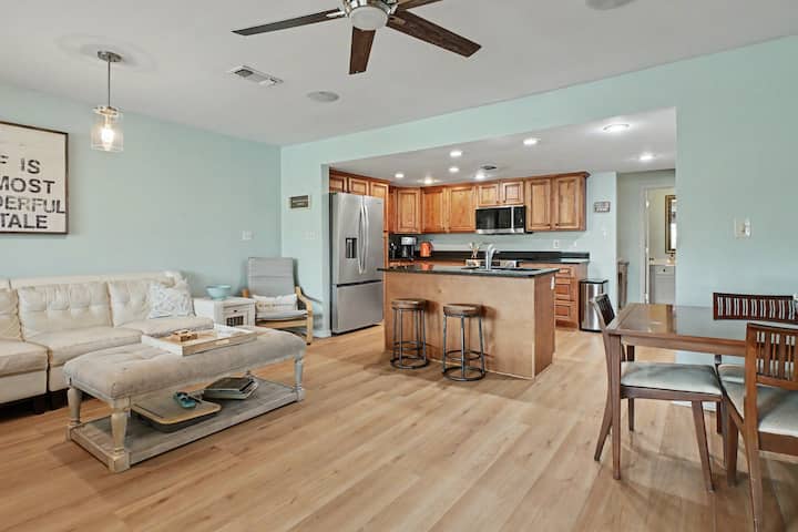 Salty Sanctuary 2/2.5 Direct Gulf Access W/2 Pools - Gulf Breeze, FL