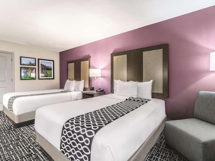 2 Queen | La Quinta Glenwood | Caverns Adventure - Glenwood Springs, CO