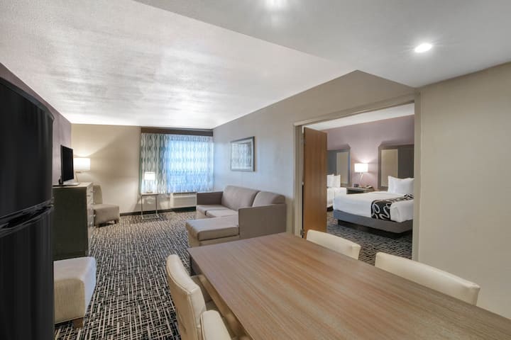 La Quinta Glenwood | 2 Queen Suite | Mountain Base - Glenwood Springs, CO