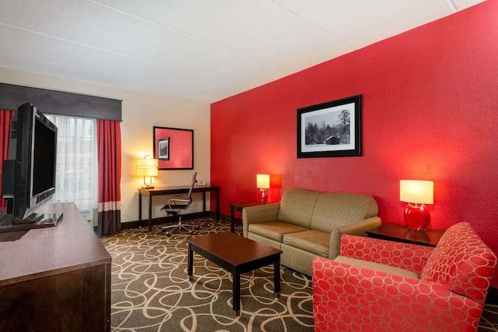 1br King | La Quinta Summersville | Pet Friendly - Summersville, WV