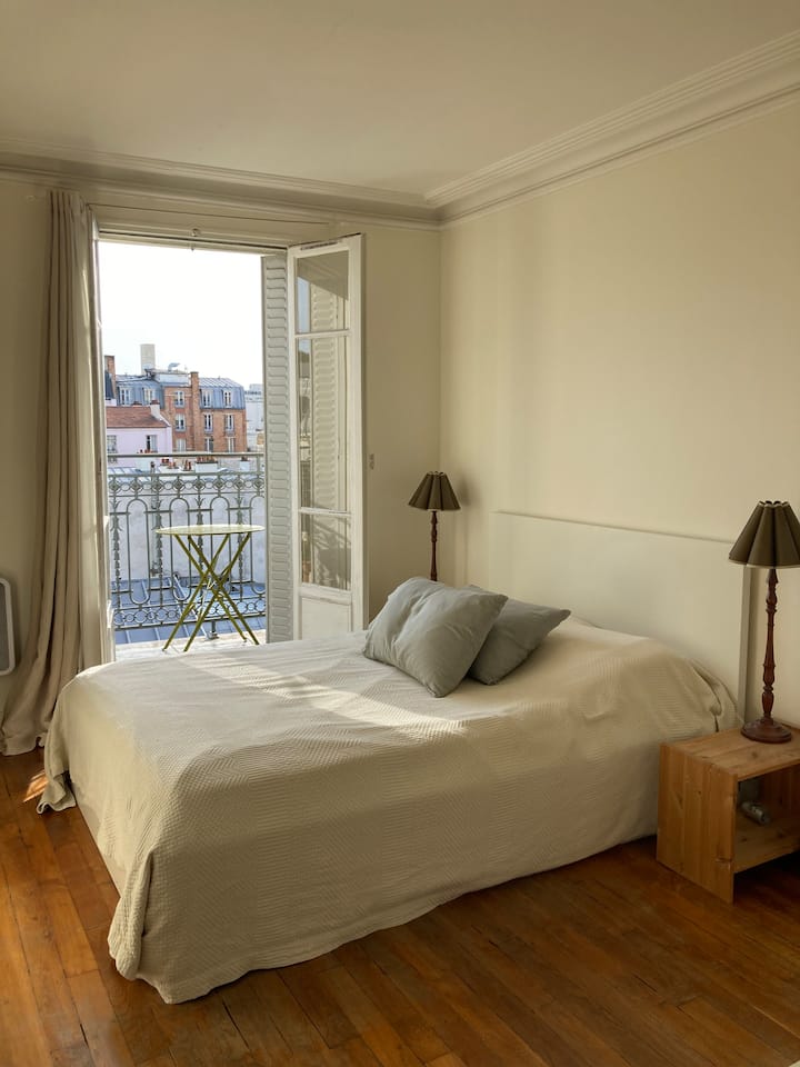 Appartement Deux Pièces Lumineux Avec Balcon - Levallois-Perret