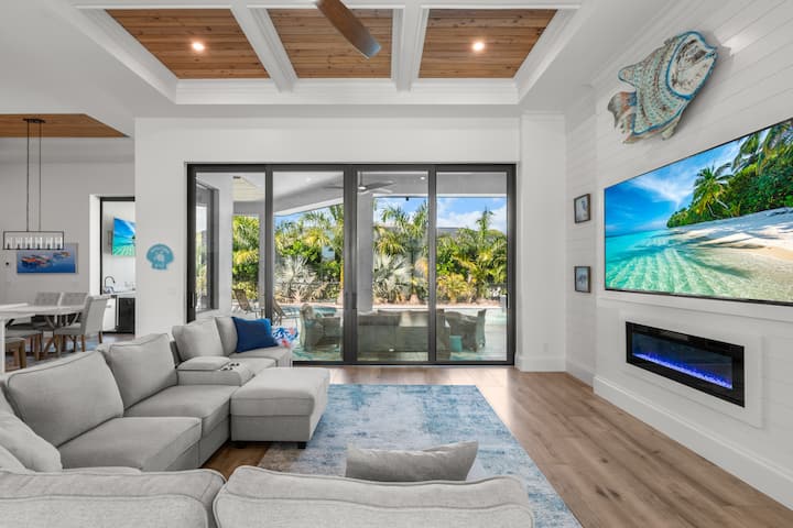 Luxury Coastal Beach Escape W/ Pool, Hot Tub - Marco Island, FL