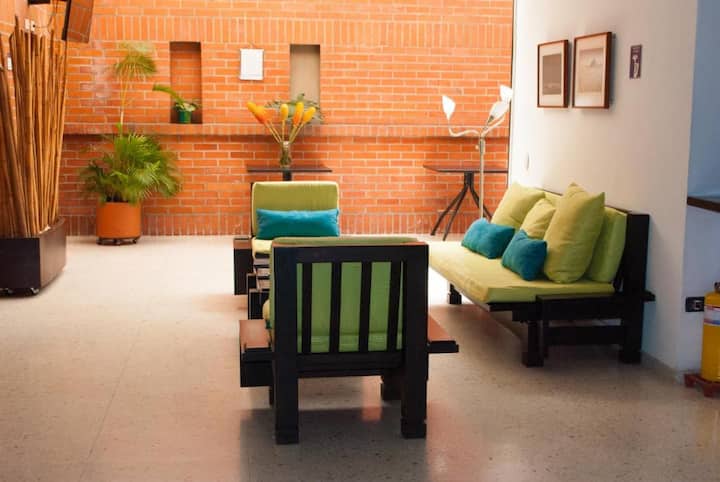 Modern King-bed Plus Room With A/c In Granada - Cali