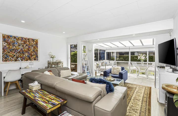 Relaxing Orewa Oasis | Steps From Orewa Beach - Waiwera