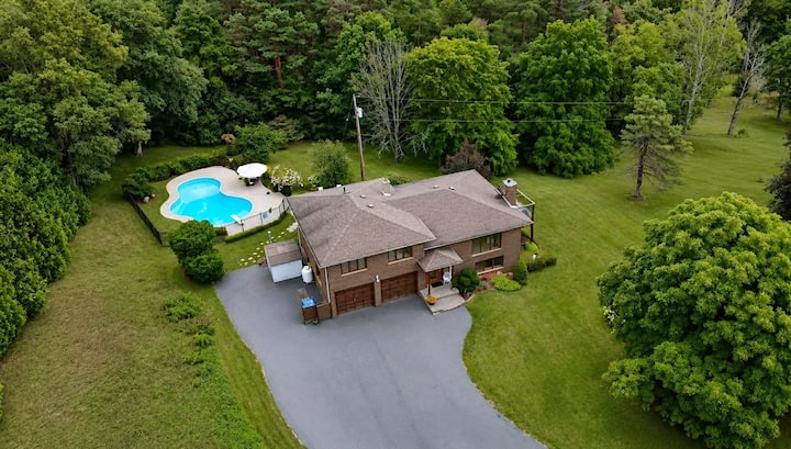 10 Acres Luxury Retreat W/pool & Trail - Caledon, ON, Canada