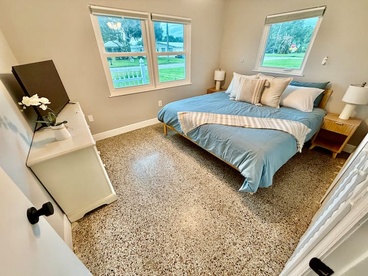 5 Min To Beach | Sleeps 6 | King Bed - Vero Beach