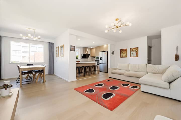Stylish 3 Bedroom Apartment Near Bondi Beach - Bondi Beach