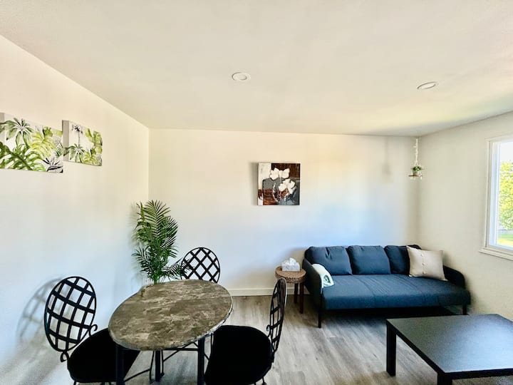 Cozy 2br Apt. 5 Min Walk To Clifton Hill W/parking - Niagara Falls