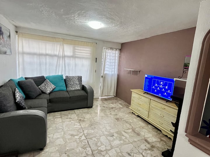 Espacio Familiar Cerca Del Issste Y Paseo Lázaro C - Uruapan