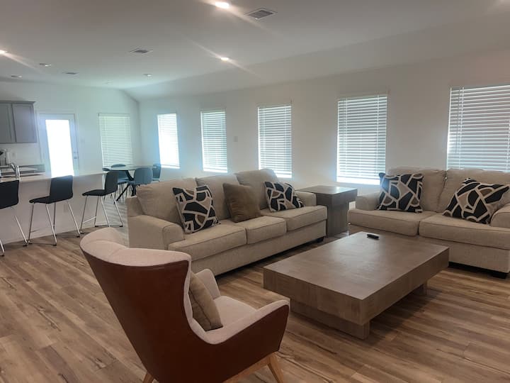 Perfect Baytown Stay For Work & Travel - Baytown, TX