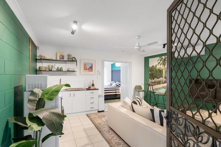 Prickly Pear | Boutique Edge Hill Retreat - Australia