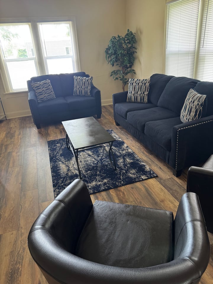 Cozy 3br Home | King Bed | Near Stadiums & Kc - Independence, MO