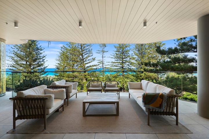 Beach Front In Burleigh - Tweed Heads