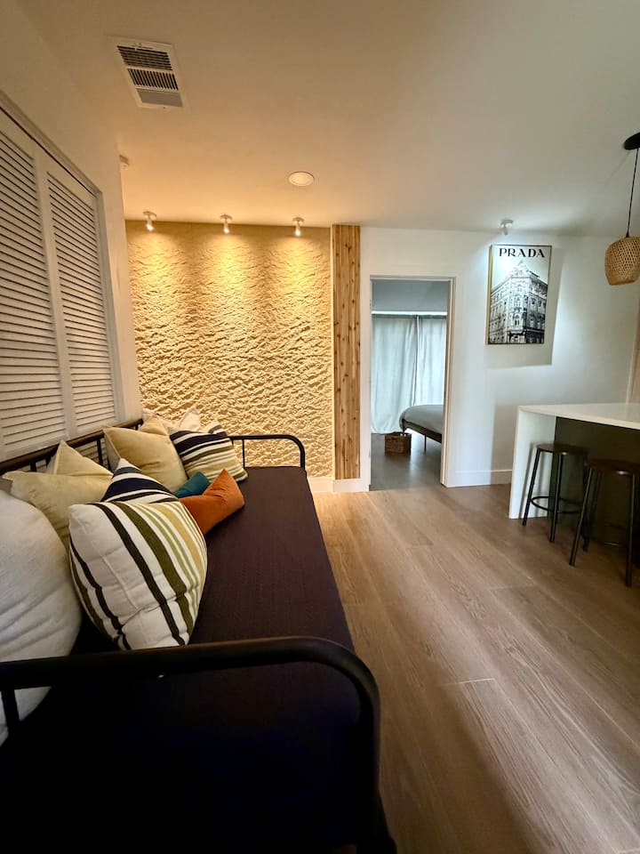 Spooktacular Suite Walk To Rayjay 5 Min Totpa Air - Tampa, FL