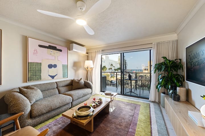 Nobby's Escape | Ocean Views, Steps To The Beach - Gold Coast