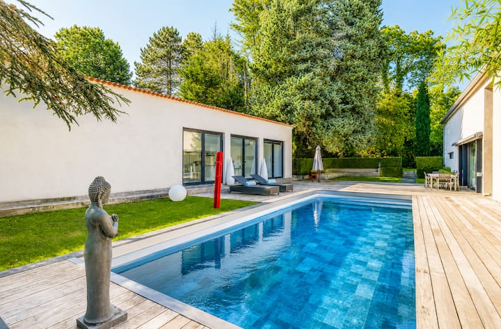 Villa Avec Piscine Aux Portes De Lyon - France