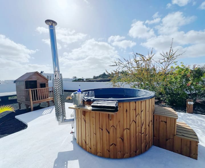 Chalet Emily - Alpine Chic• Jacuzzi • Bbq - Costa Teguise