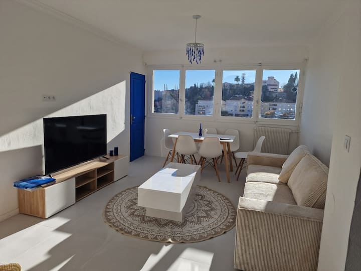 Bright 2-bedroom Apartment Facing Grasse Station - Grasse