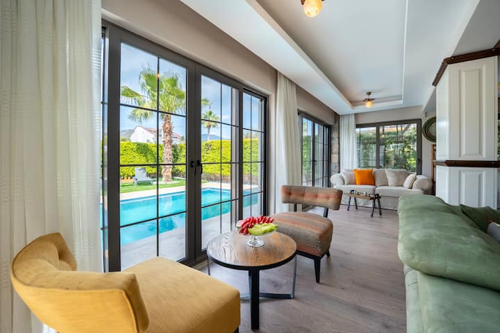 Havuzlu Villa Denize 1 Km Uzaklıkta - Fethiye