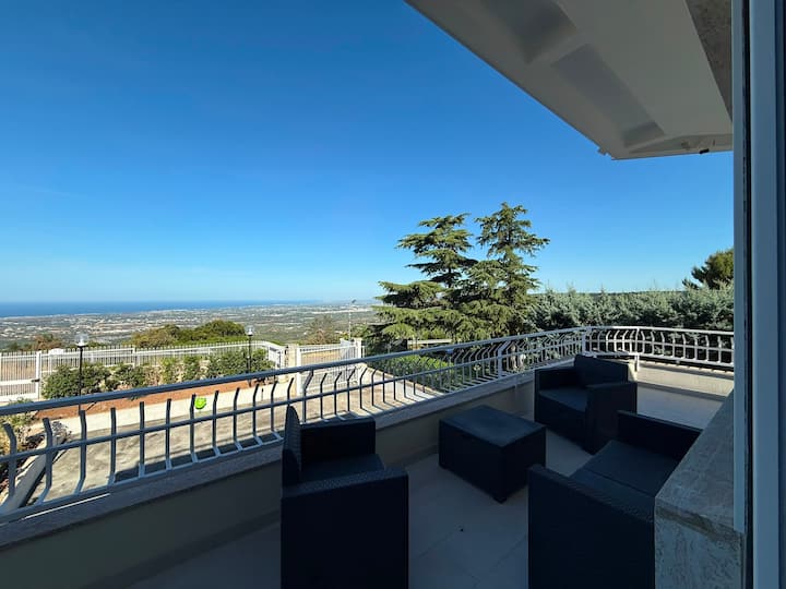 Villa Semindipendente Con Piscina.
Orizzonte Mare - Monopoli