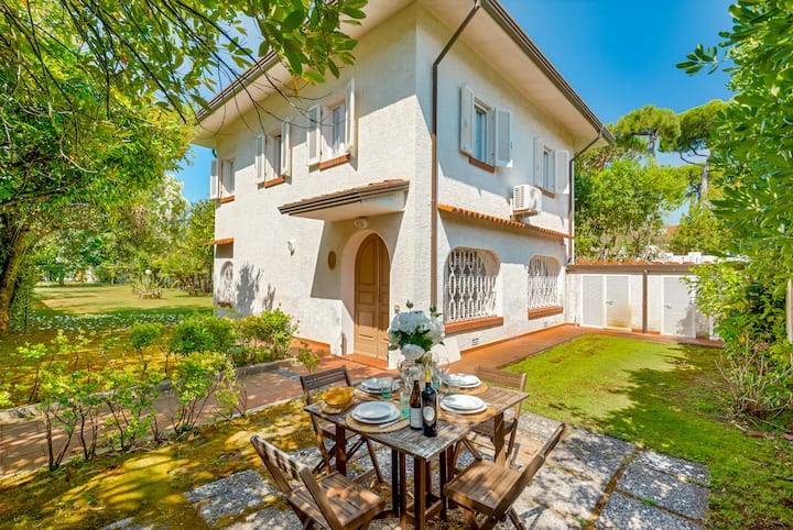 Villa Vittoria Near The Sea - Forte dei Marmi