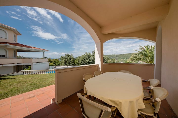 Ruhige Terrassenwohnung Mit Meerblick Und Pool - Rab