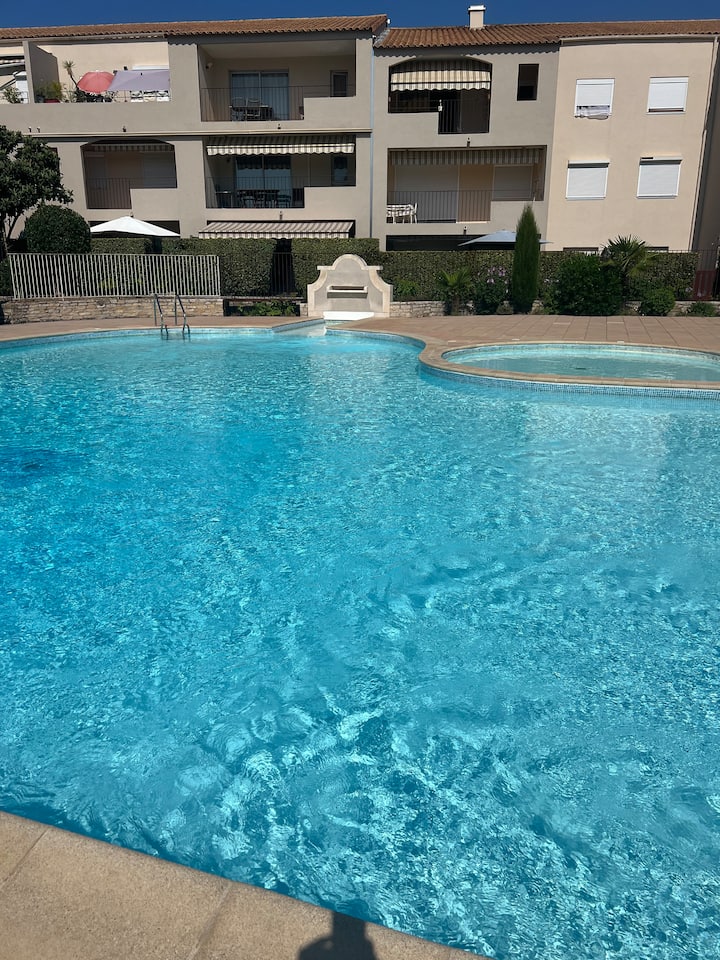Maisonnette 2 Personnes Avec Piscine - Sanary-sur-Mer
