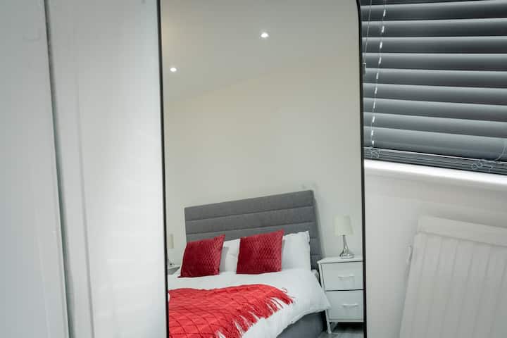Stylish 3bedroom House- Rm12- Free Parking. - Dagenham