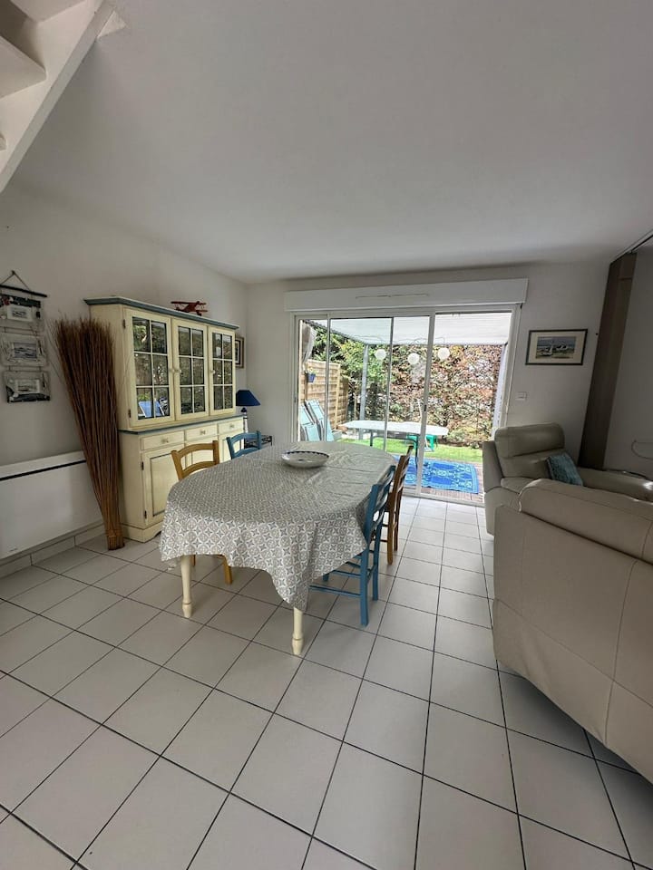 Maison Arès
6 Voyageurs 3 Chambres 2 Salles D'eau - Andernos-les-Bains