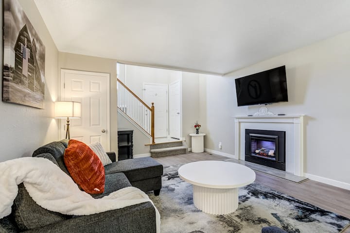 Modern Springs Basecamp | Pet Friendly W/ Yard - Colorado