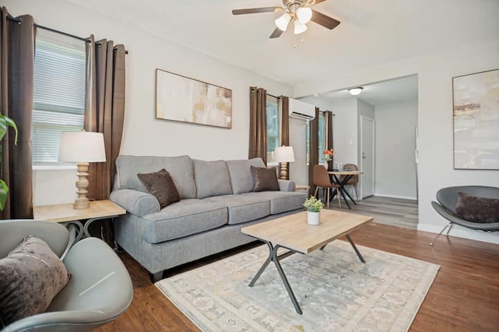 Near Texaslive! & Dallas! Comfortable 1 Bedroom! - Grand Prairie, TX