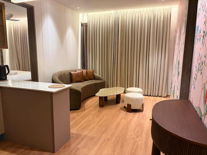 402: Homely 2bhk · Rooftop Pool · M3m Urbana - 古爾岡