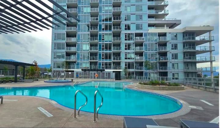 Aqua Infinity Pool With Lake Views - 킬로나