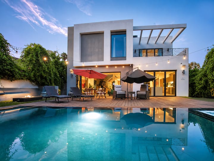 Beverly Grove Retreat | Pool, Spa & Modern Living - Beverly Hills, CA