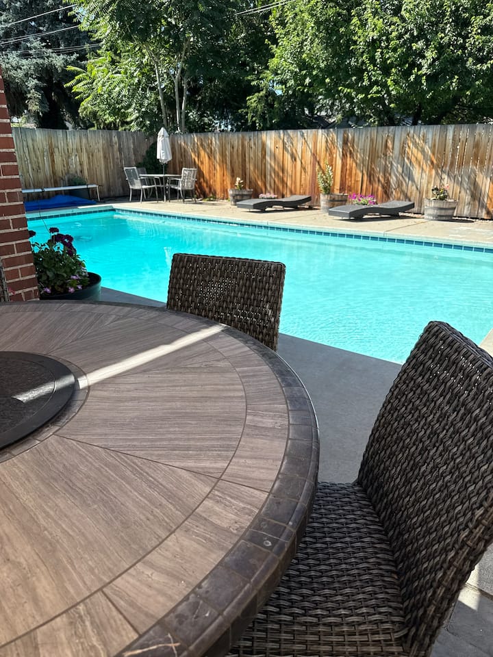 Two Bedrooms With Private Bath, Pool And Hot Tub! - Yakima, WA
