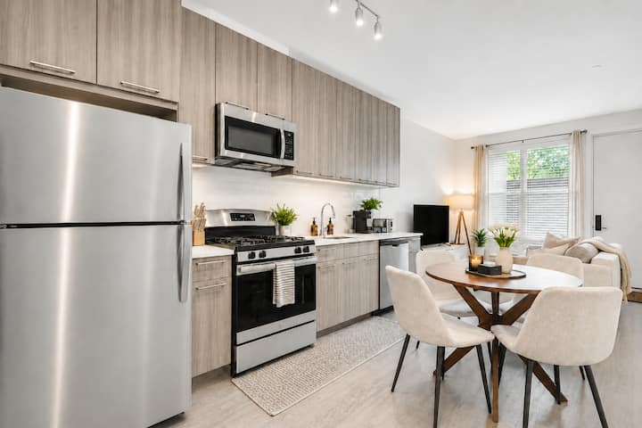 The Residence/king Bed+free Parking/mins To Dc - Arlington, VA