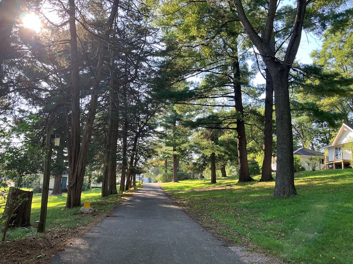 Juniper Motel & Resort: Queen & Double Bunk Cabin - Wisconsin Dells, WI