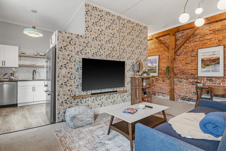 The Ladd Lounge - Kingbed Central Sleeps 4 - Dover, NH