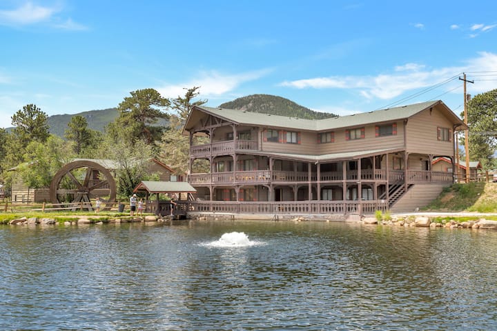 7 Bedroom | Group Getaway | Hot Tub | Fishing Pond - Estes Park, CO