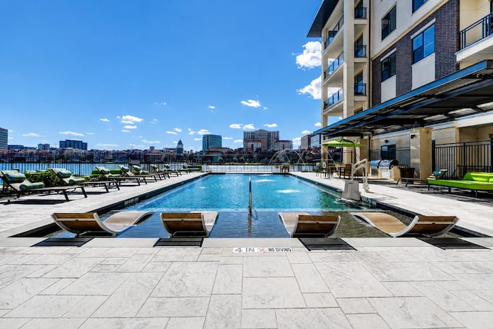 Modern 2br Retreat | Resort Pool + Gym + Views - Irving, TX