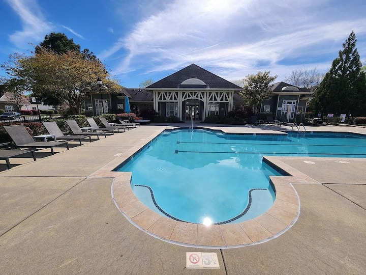 Gated Cozy House Near Charlotte Airport - Charlotte, NC