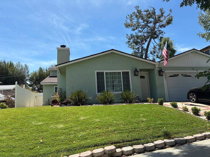 Canyon Country Best Room To Stay - Magic Mountain, CA