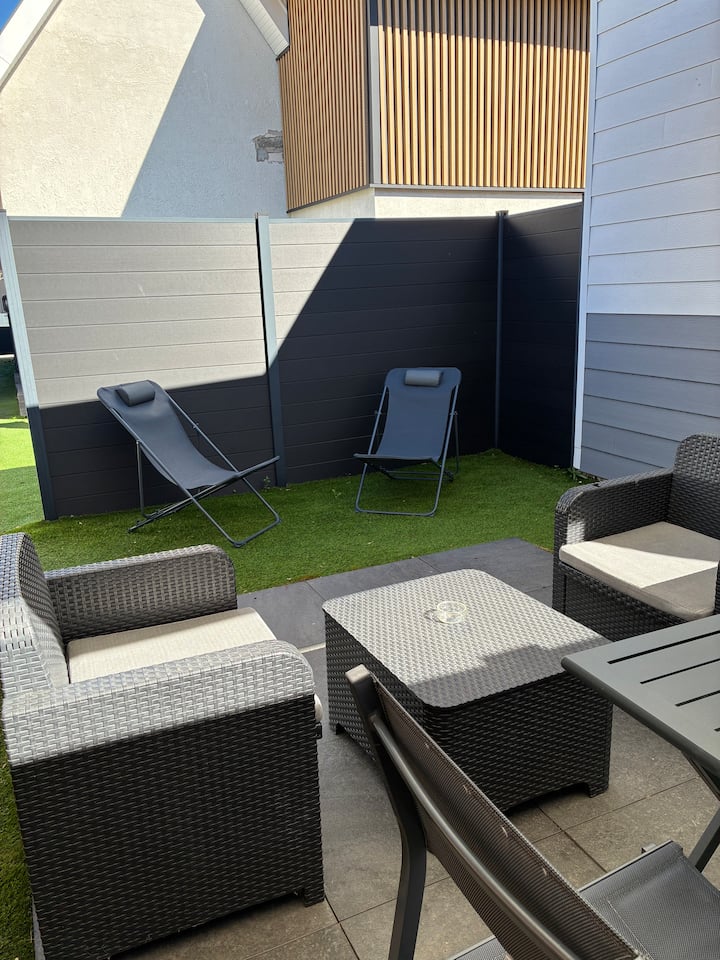 Nid Douillet, Avec Extérieur En Centre-ville - Pessac