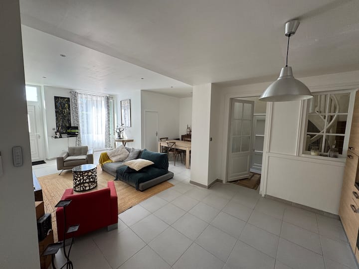 Maison De Ville Sans Extérieur. - Salles