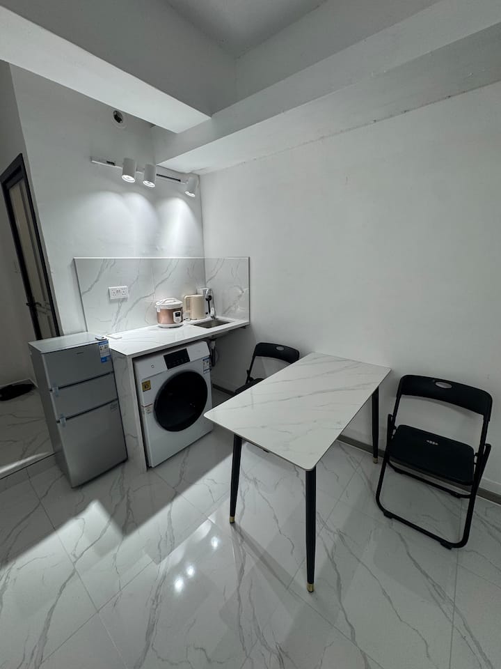 旺角地鐵口 方便 市中心 全新裝修280呎 寬闊 舒服 - Sheung Wan